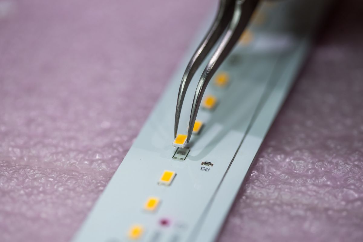 Manual Assembly of Prototypes | Service Ultratronic Inc.
